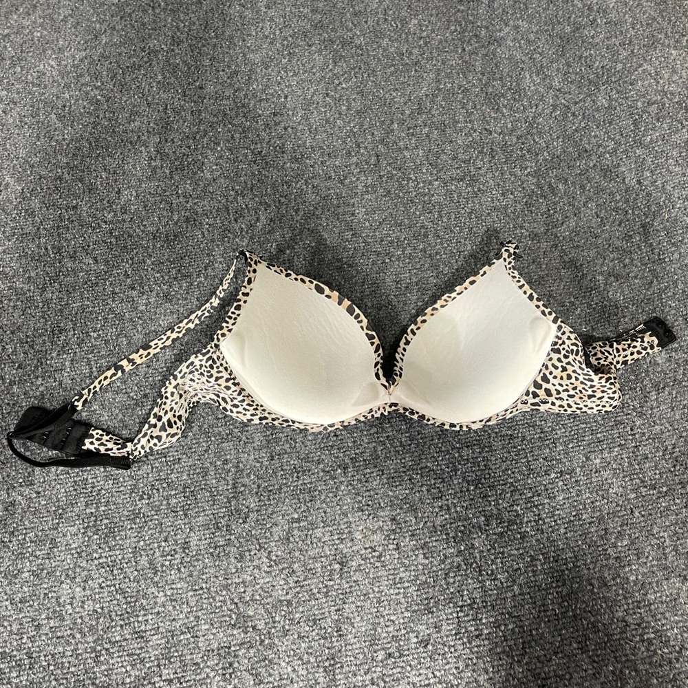 Victoria’s Secret Leopard Print Plunge Bra Sz 34a - Gem